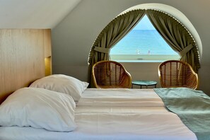 Suíte estúdio luxo, sacada, vista para o mar | Cofres nos quartos, escrivaninha, espaço de trabalho para notebook