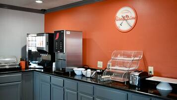 Café da manhã para viagem grátis todos os dias