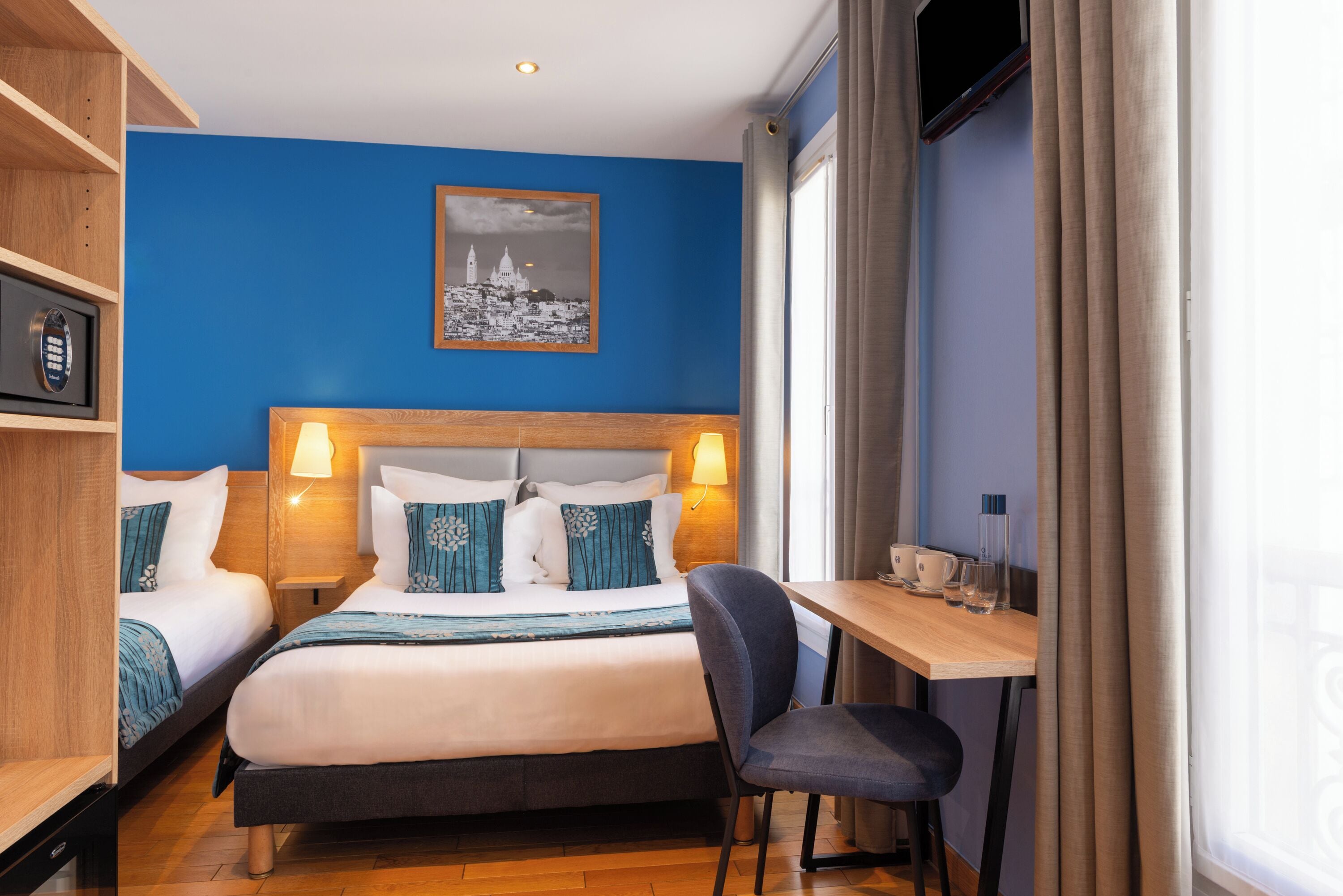 Quarto triplo | Frigobar, cofres nos quartos, individualmente decorados