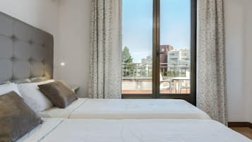 Quarto Triplo Superior, varanda | Minibar, cofre no quarto, cortinas/cortinados opacos