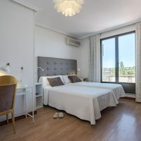 Quarto Triplo Superior, varanda | Minibar, cofre no quarto, cortinas/cortinados opacos