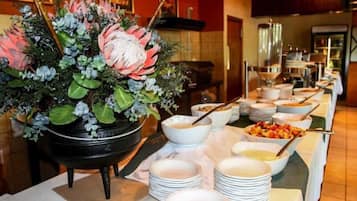 Café da manhã com buffet todos os dias (ZAR 125 por pessoa)