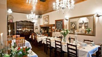 Pequenos-almoços e jantares servidos