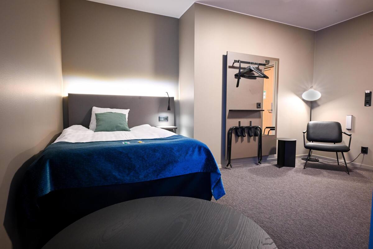 Quarto Standard, 1 cama individual, não fumadores | Secretária, secretária adequada para computadores portáteis