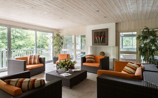 Área de estar no saguão