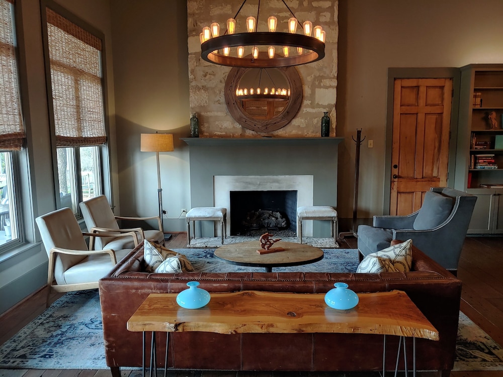 Sage Hill Inn & Spa - Kyle, TX