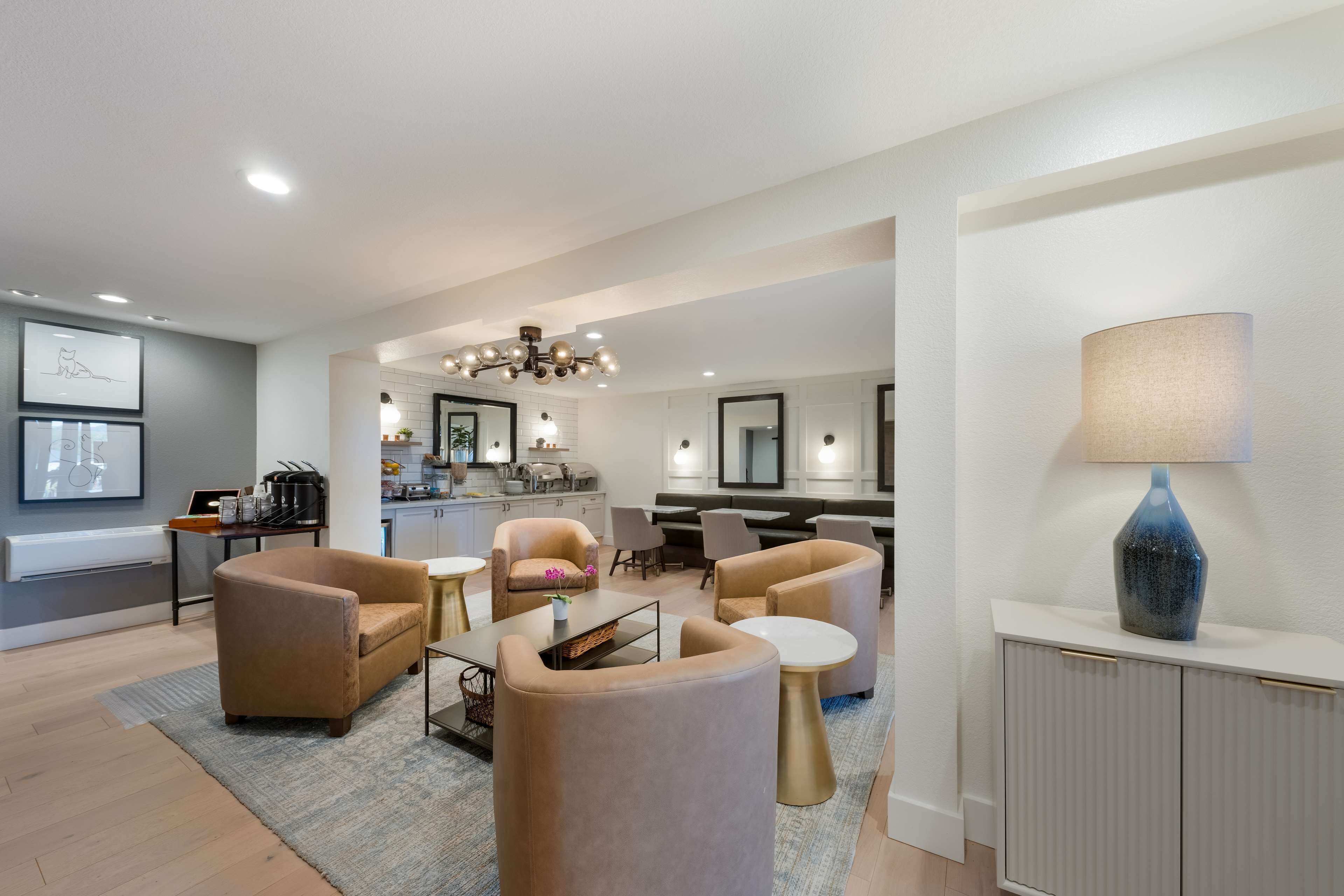 Café da manhã com buffet grátis todos os dias