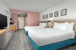 2 Queen Beds | Roupas de cama premium, edredons de pluma, cofres nos quartos