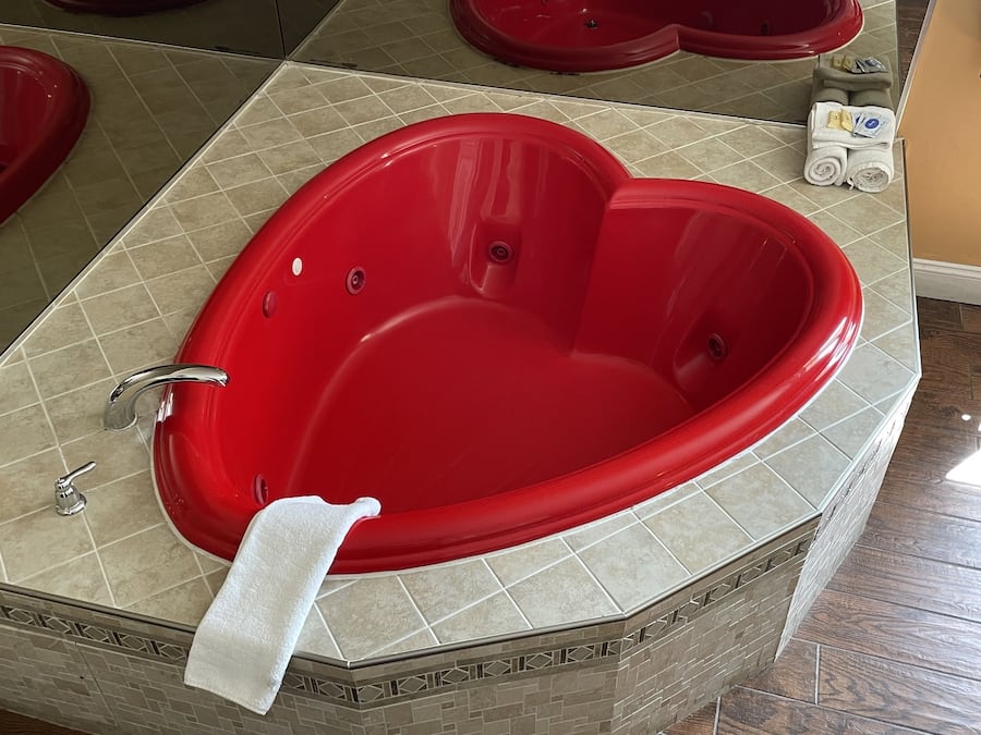 Quarto lua de mel | Banheira de hidromassagem