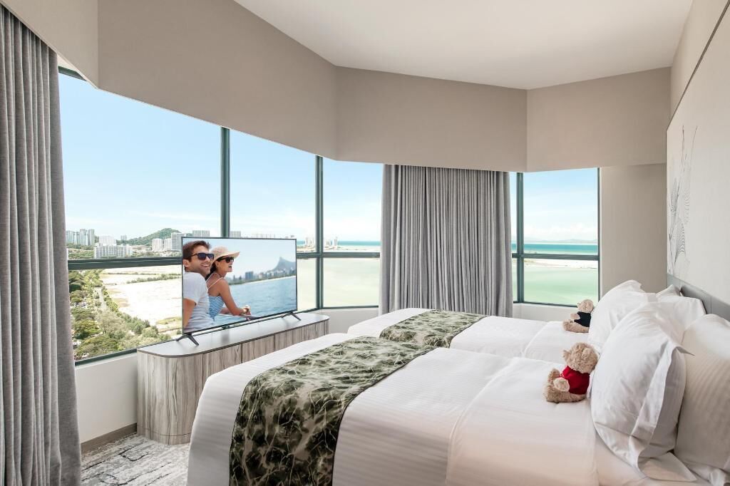 Roupa de alta qualidade, edredões de penas, cofre no quarto 