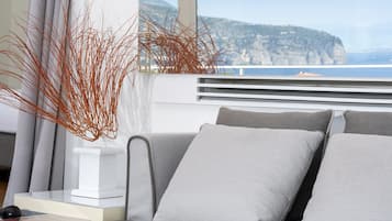 Suíte executiva, terraço, vista para o mar | 1 quarto, frigobar, cofres nos quartos, escrivaninha