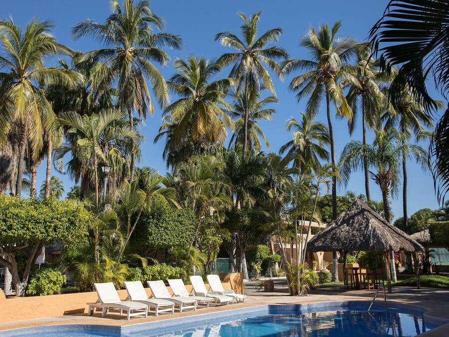 Piscina exterior, da(s) 8:00 à(s) 20:00, espreguiçadeiras