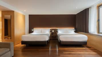 Minibar, cofre no quarto, secretária, quartos insonorizados