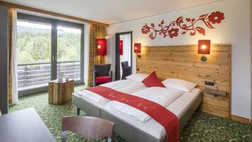 Quarto casal | Roupas de cama antialérgicas, frigobar, cofres nos quartos, escrivaninha