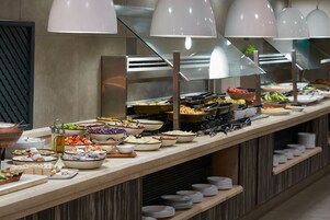 Pequeno-almoço tipo buffet diário (85 ILS por pessoa) 