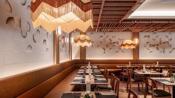 Café da manhã com buffet grátis todos os dias