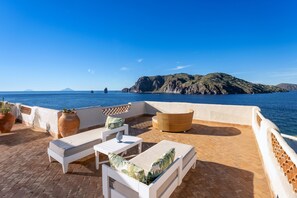 Quarto casal superior, banheira de imersão, vista para o mar | Vista do quarto