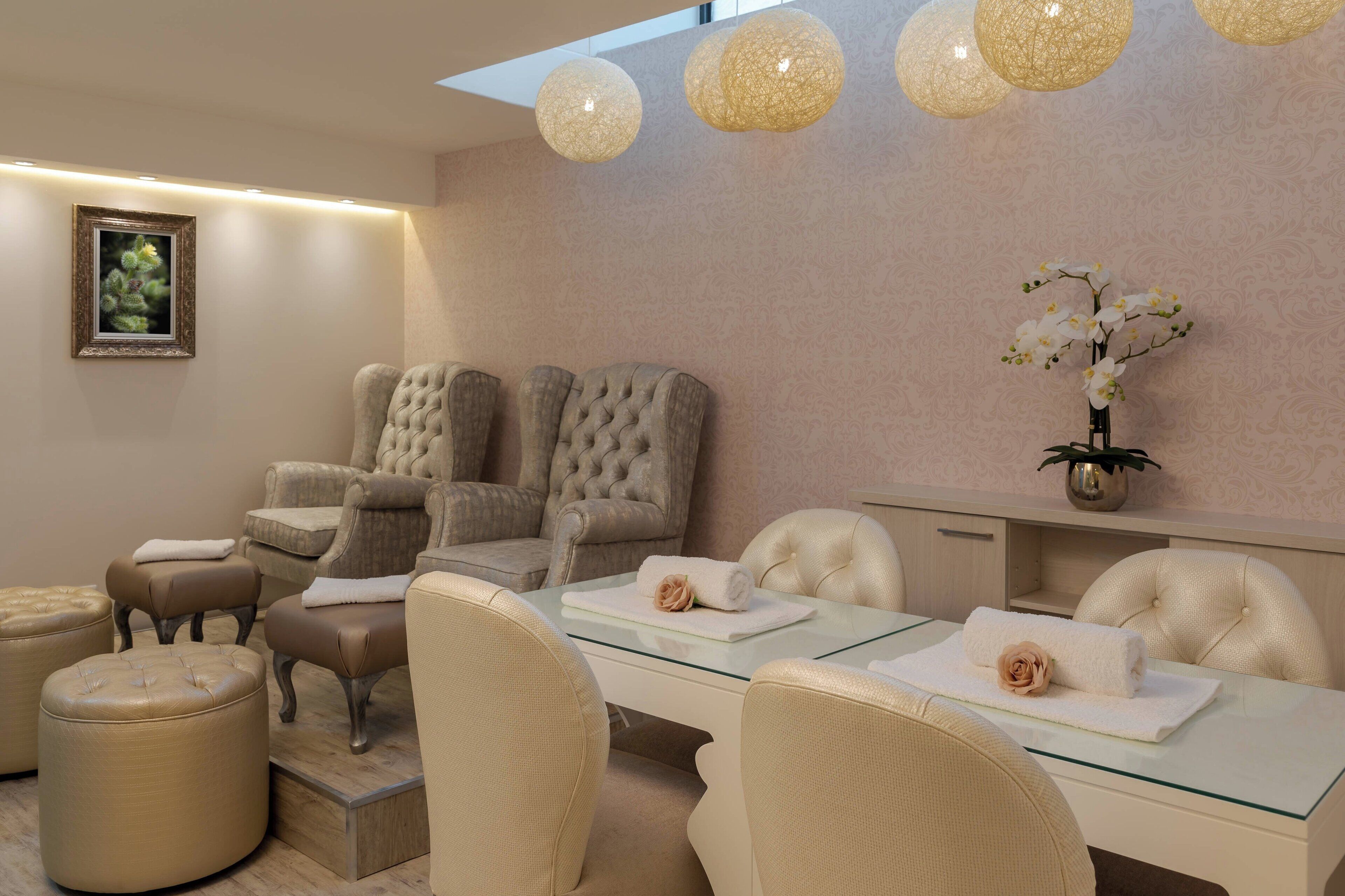 Sala(s) para tratamentos a casais, tratamentos corporais, aromaterapia 