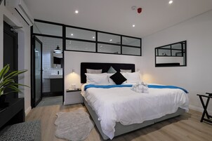 Quarto superluxo, vista para a piscina | Vista para o pátio