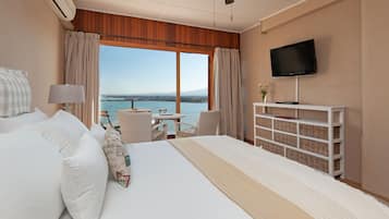 Quarto casal luxo (Balcony & Shower) | Roupas de cama premium, camas Select Comfort, cofres nos quartos