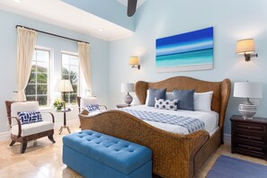 3 Bedroom Residence  | Roupa hipoalergénica, edredões de penas, camas de colchão pillowtop 