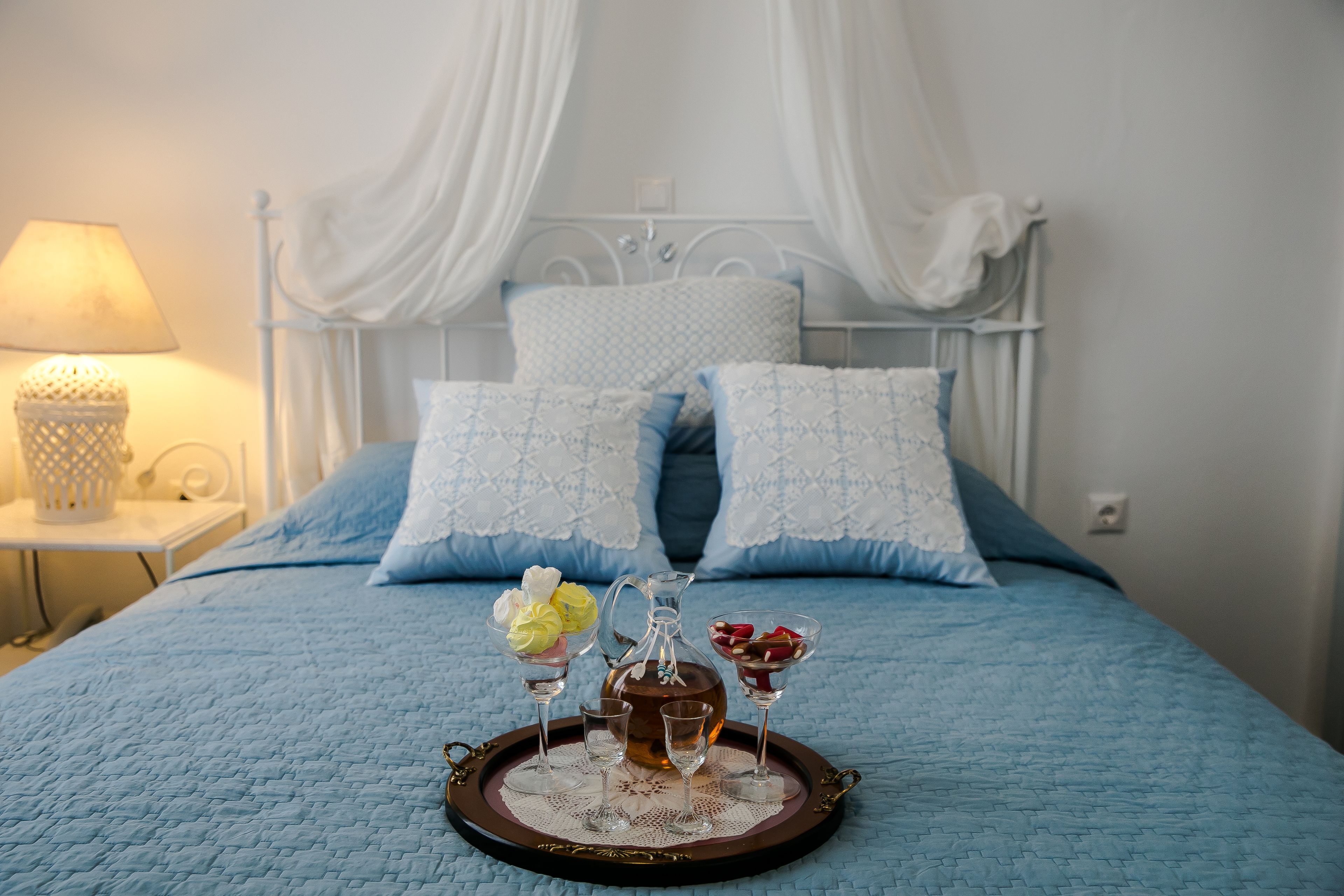 Suíte, 2 quartos, vista para o mar | Cofres nos quartos, individualmente decorados, escrivaninha