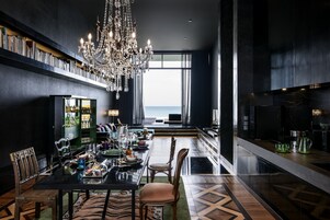 Serviço de café da manhã, culinária internacional, vistas para a praia 