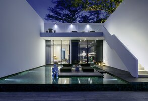 2 piscinas exteriores, guarda-sóis, espreguiçadeiras 