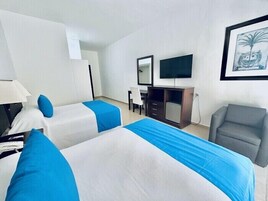 Quarto Superior | Minibar, acesso à internet, roupa de cama fornecida