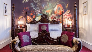Heritage Four Poster | Roupa hipoalergénica, cofre com capacidade para portátil, secretária