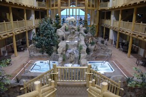 Banheira de hidromassagem interior