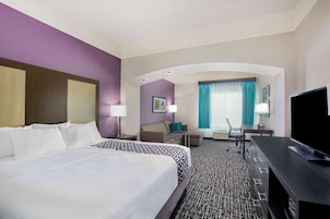 Suite Deluxe, 1 cama king-size, acessível, não fumadores (Mobility Accessible, Family) | Roupa de alta qualidade, secretária, ferro/tábua de engomar