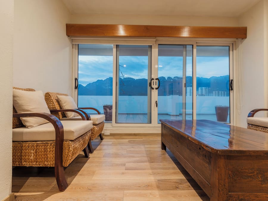 Suite, 1 cama king-size e sofá-cama, não fumadores | Cofre com capacidade para portátil, secretária