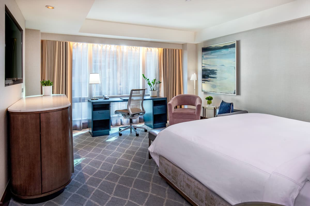1 quarto, minibar, cofre com capacidade para portátil, secretária