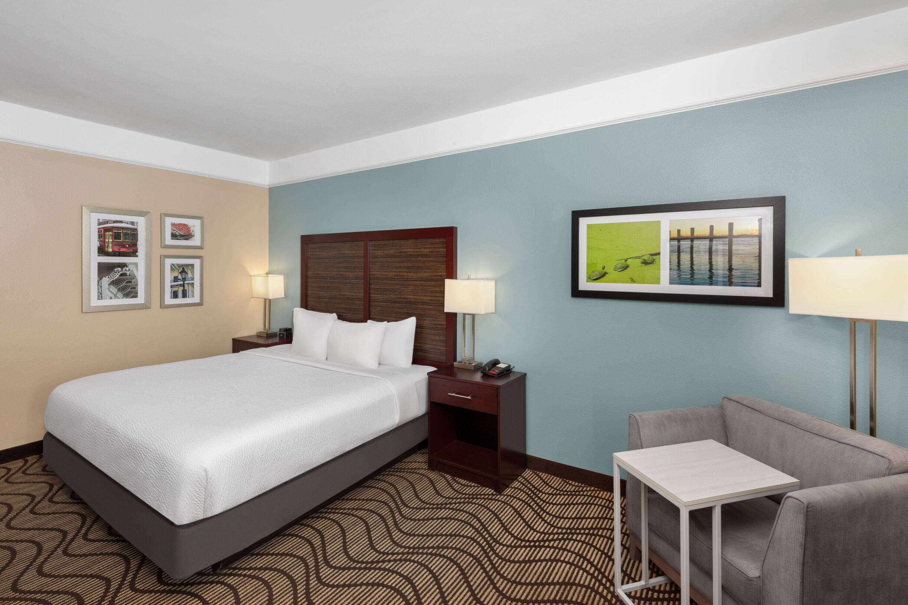 Escrivaninha, ferros/tábuas de passar roupa, Wi-Fi de cortesia