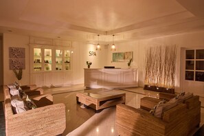 Tratamentos corporais, massagens de pedras quentes 