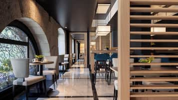 Pequeno-almoço tipo buffet diário (25 EUR por pessoa)