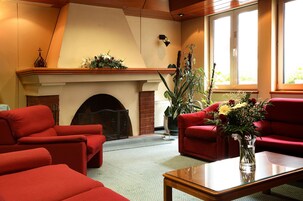 Área de estar no saguão