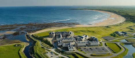 Na praia, prática de pesca