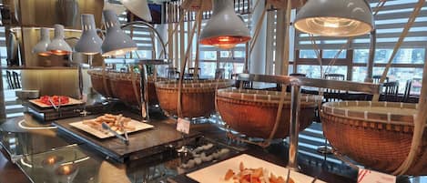 Café da manhã com buffet todos os dias (VND 190000 por pessoa)