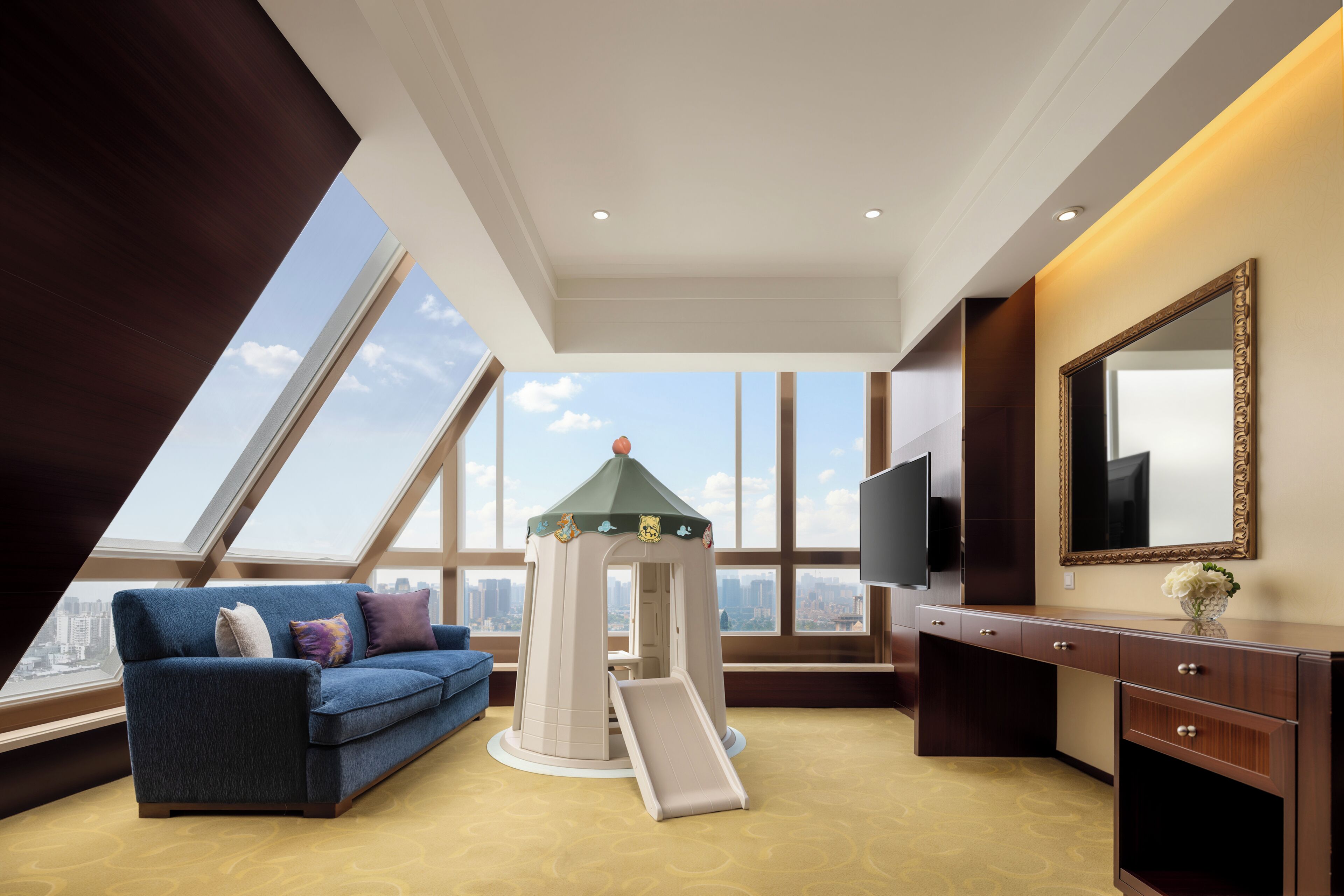 Suite Familiar (Questers Executive) | Roupa de alta qualidade, minibar, cofre no quarto, secretária 