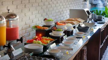 Pequeno-almoço preparado no momento diário (200000 IDR por pessoa)