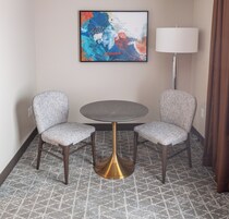 Suite-Estúdio de Luxo, 1 quarto, não fumadores (Sitting area) | Roupa de alta qualidade, secretária, cortinas/cortinados opacos 