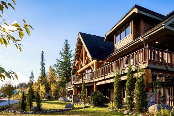 Vagabond Lodge At Kicking Horse Resort - Banff National Park