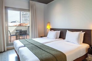 Roupa de alta qualidade, edredões de penas, minibar, cofre no quarto 