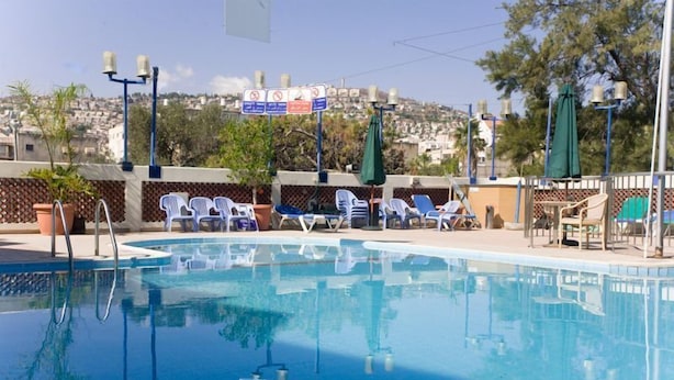 Piscina exterior sazonal