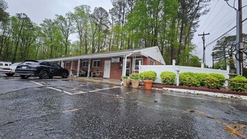 Fachada do alojamento (tarde/noite)