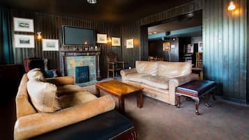2 bares/lounges, este pub