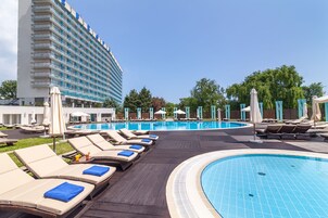 Piscina interior, piscina exterior 
