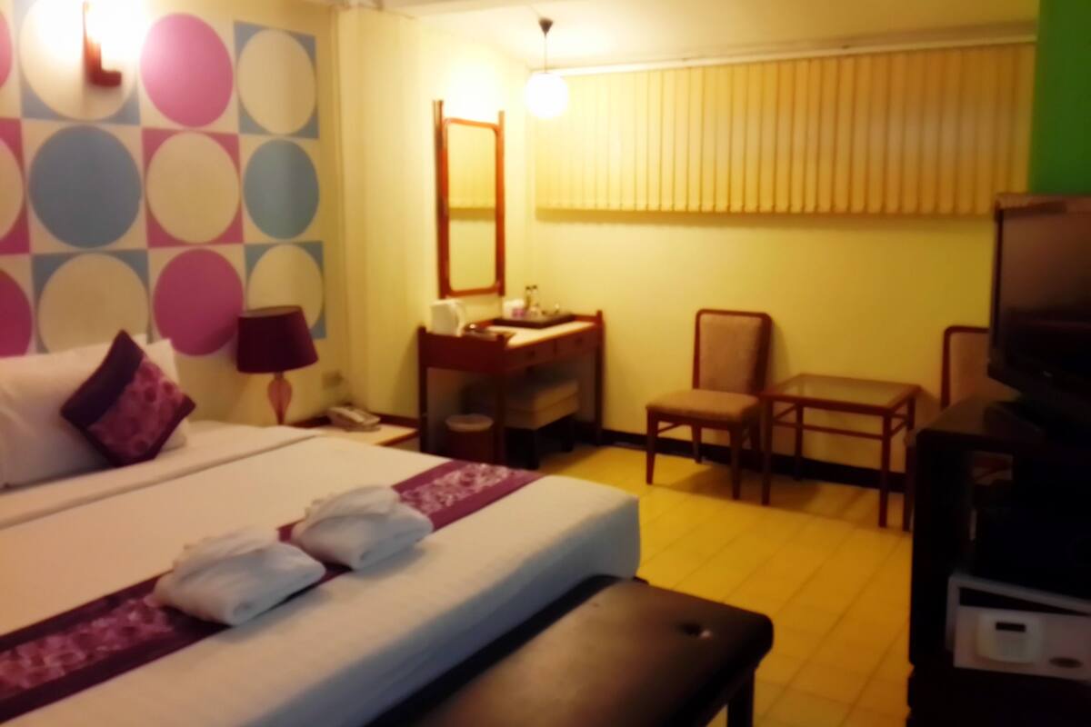 Suite Júnior, 1 cama king-size | Minibar, cofre no quarto, secretária, Wi-fi grátis